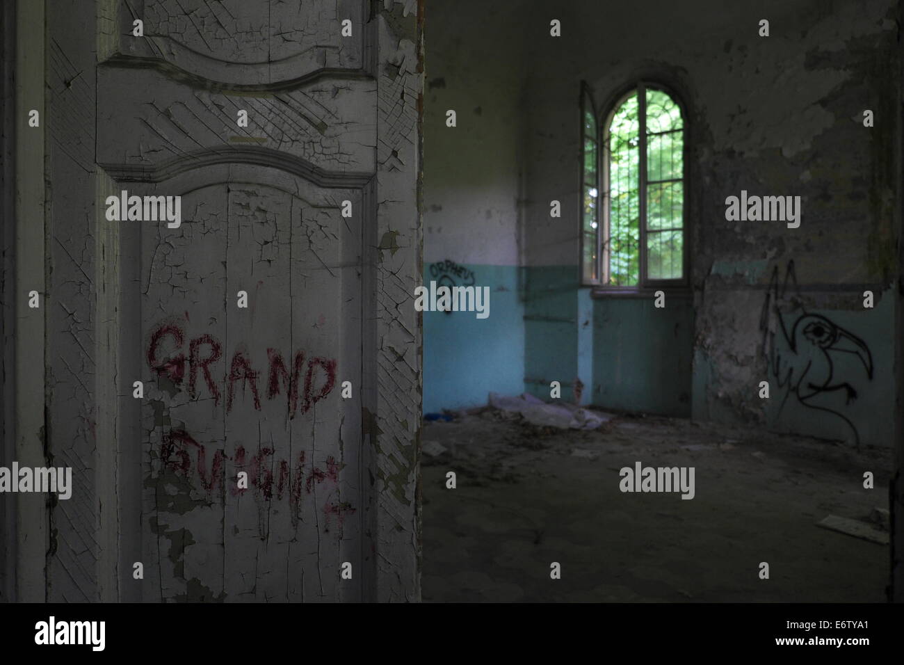 Mental asylum door hi-res stock photography and images - Alamy