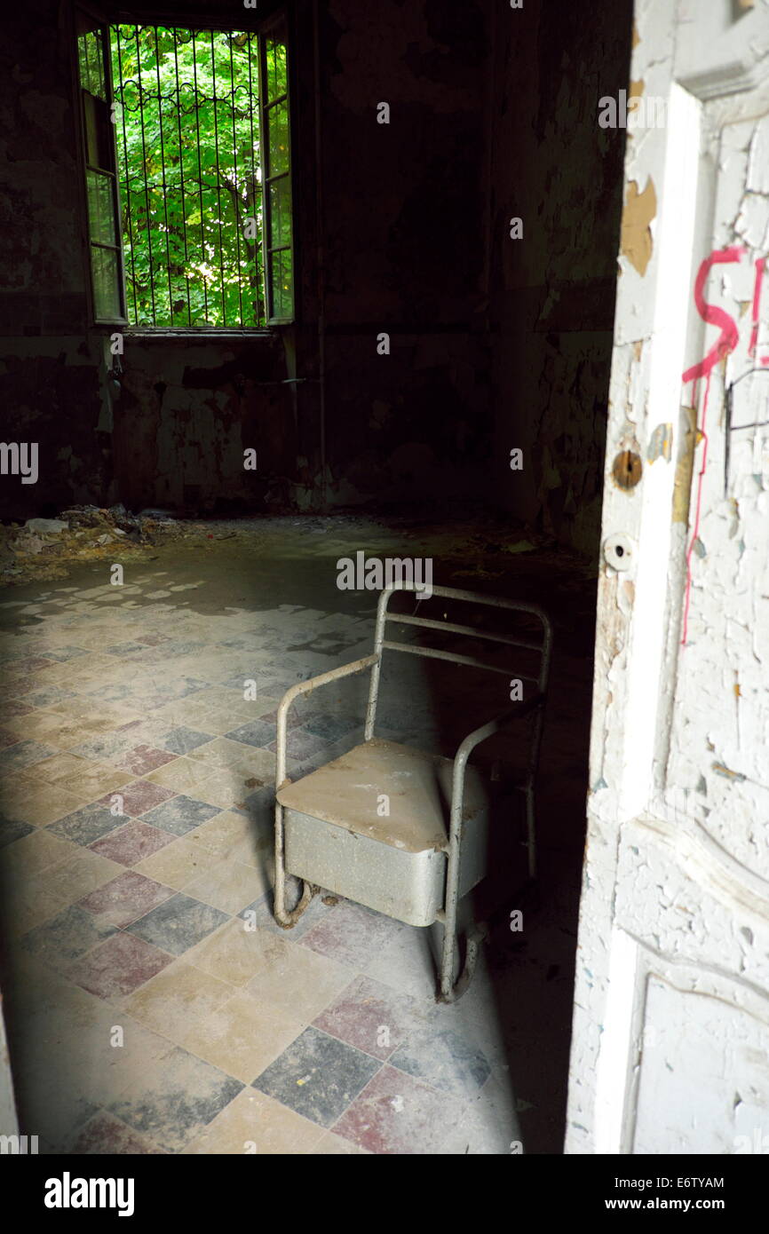 A dark room in abandoned asylum, Italy Stock Photo - Alamy