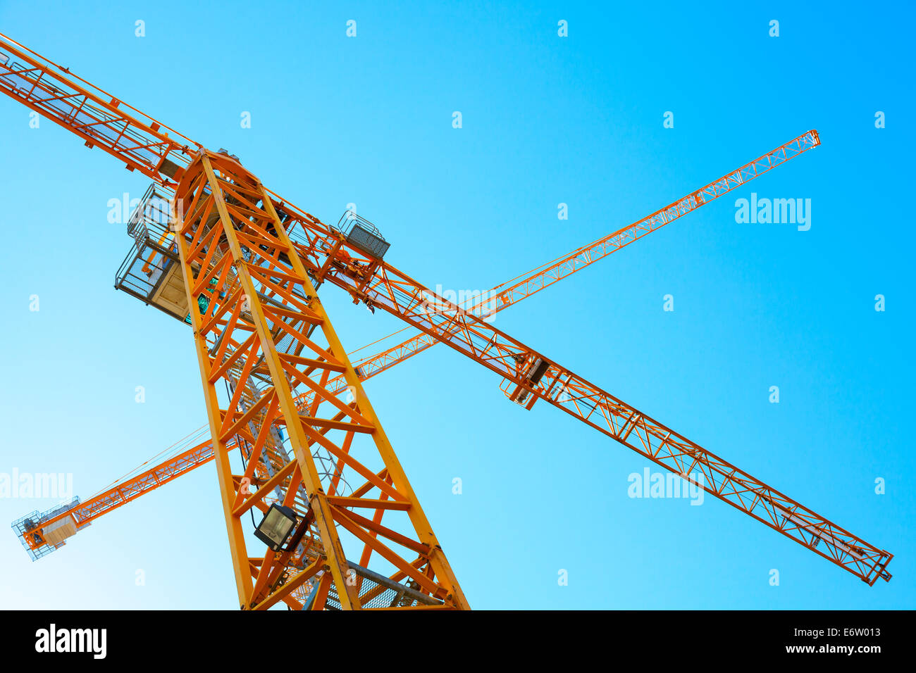 Modern cranes hi-res stock photography and images - Alamy