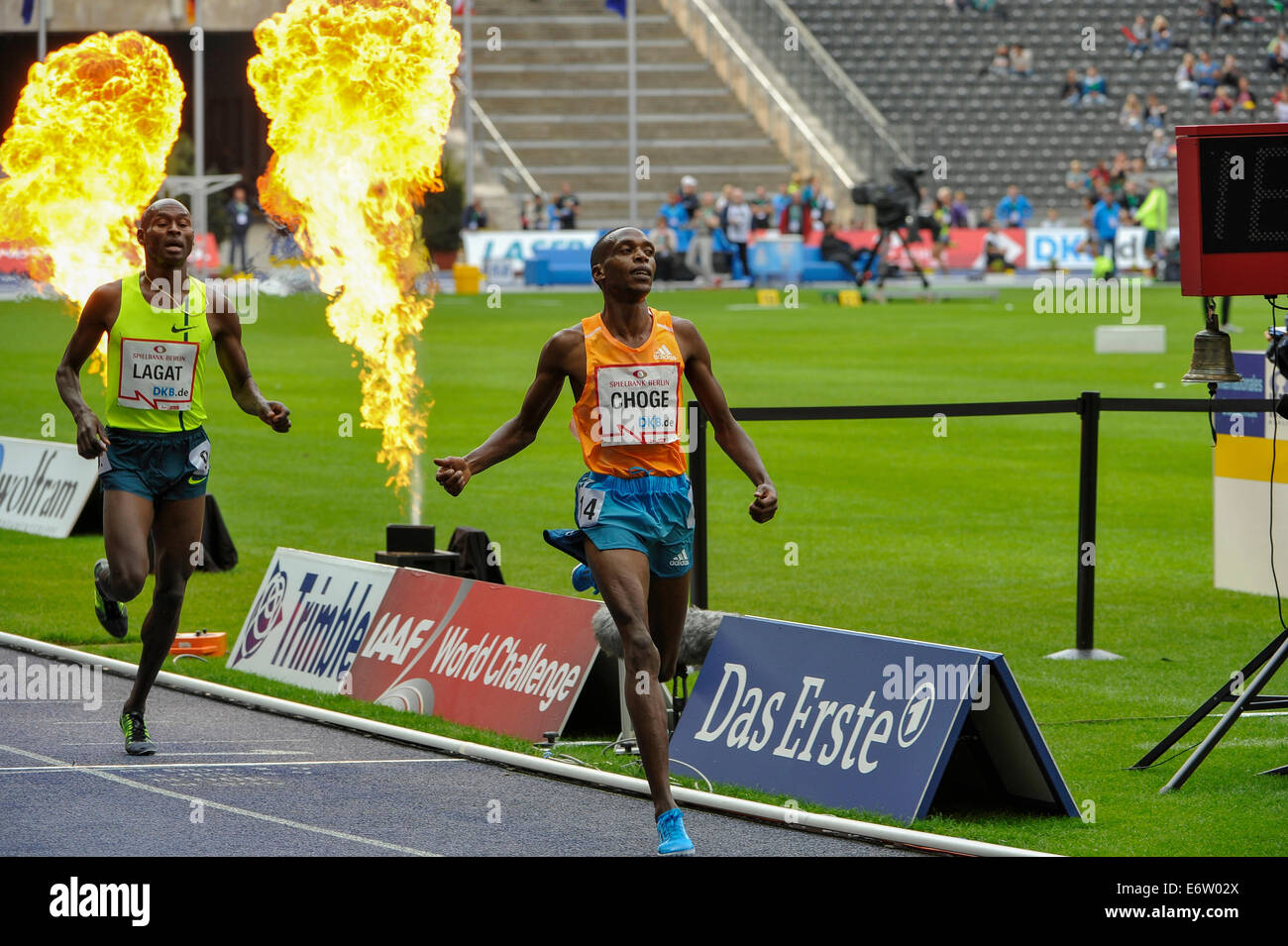 Olympic 5000m run hi-res stock photography and images - Alamy
