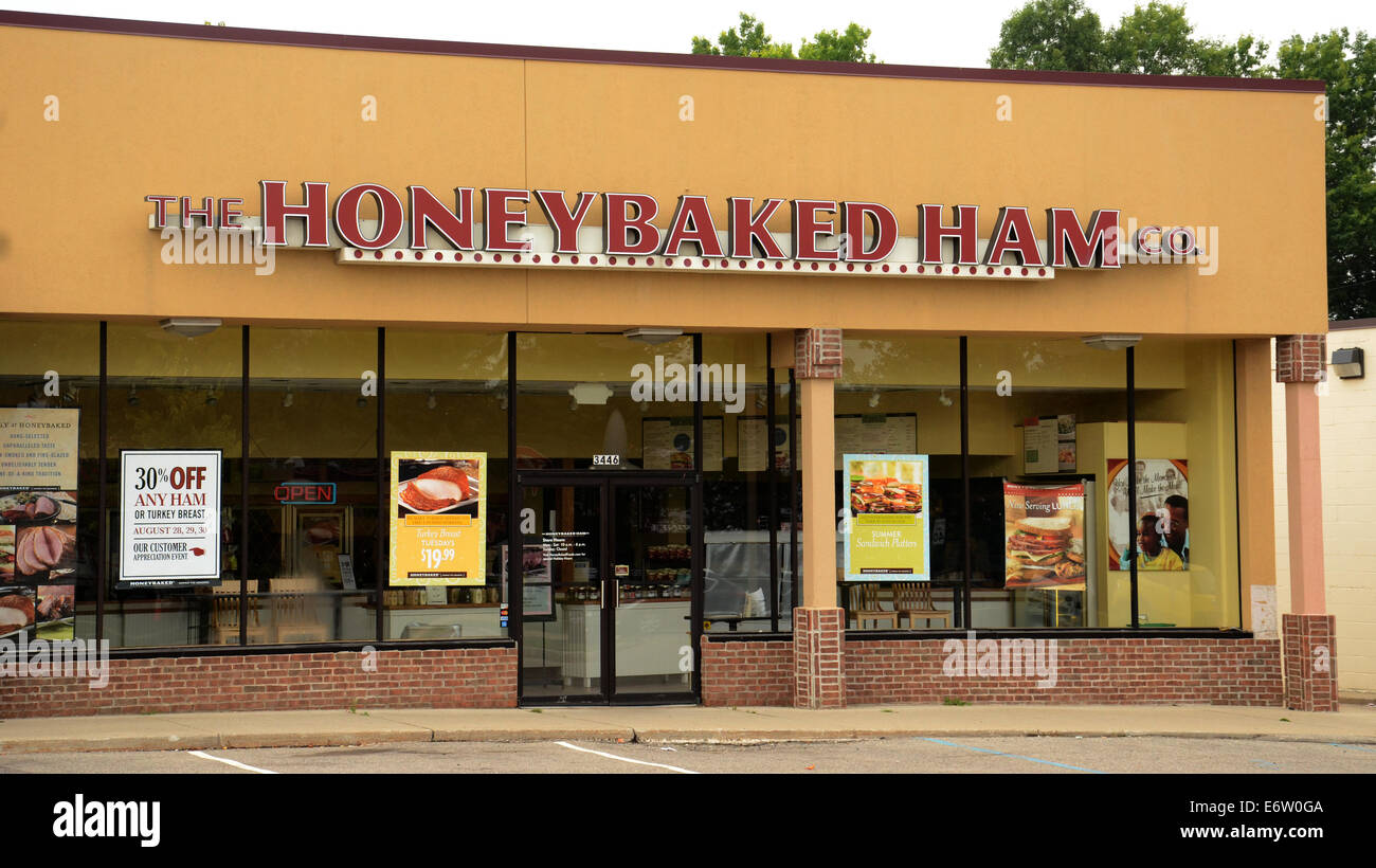 Honeybaked ham store hi-res stock photography and images - Alamy