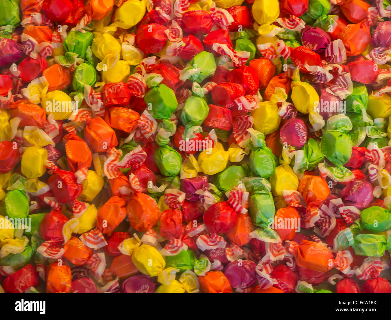 Wrapped candy hi-res stock photography and images - Alamy