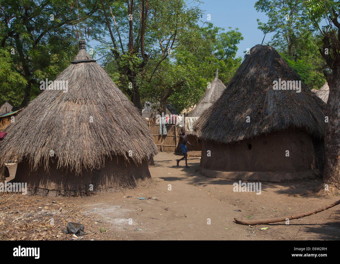 Traditional ethiopian hut tukul hi-res stock photography and images - Alamy