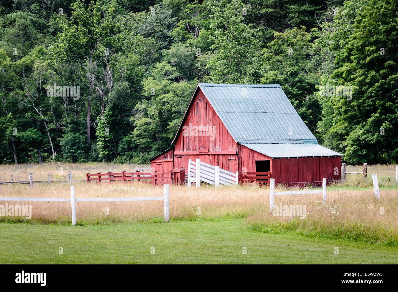 Weathered Red Barn, Mill Gap Road, Monterey, Virginia Stock Photo - Alamy