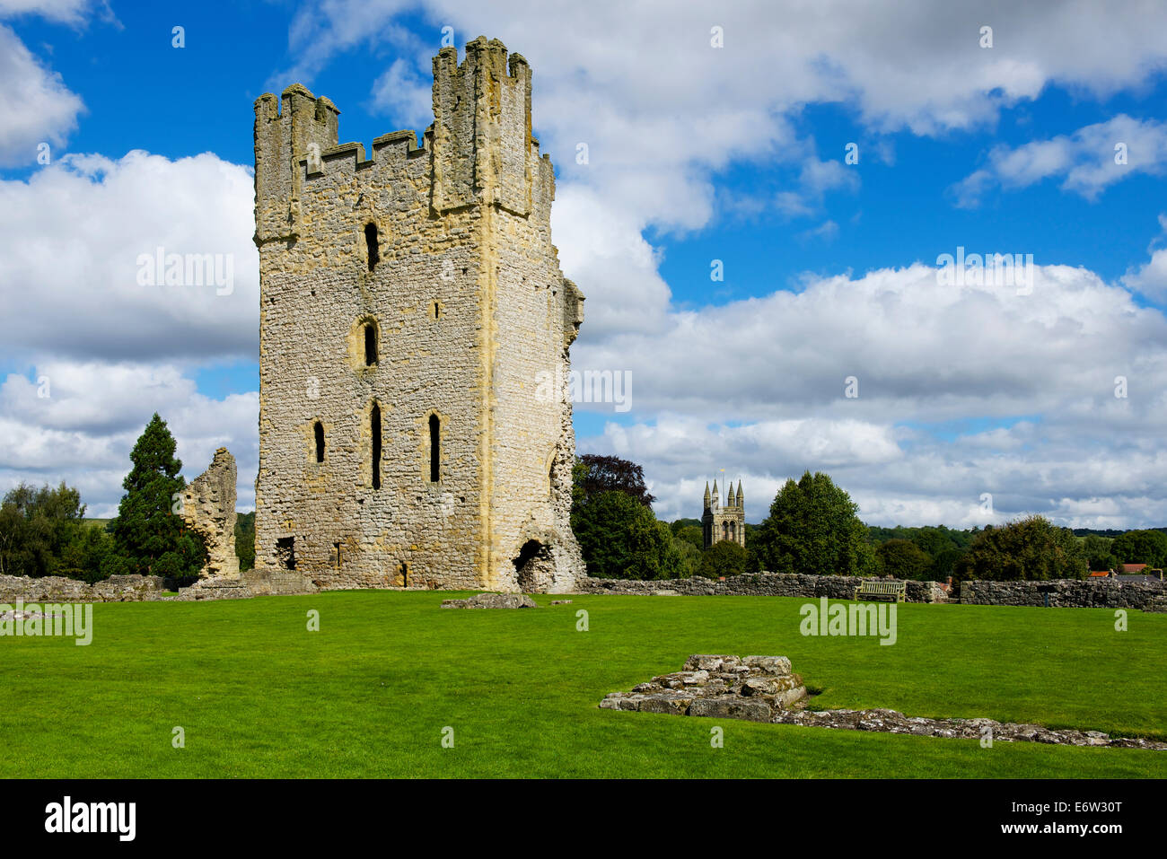 Helmsley Castle, North Yorkshire, England UK Stock Photo - Alamy