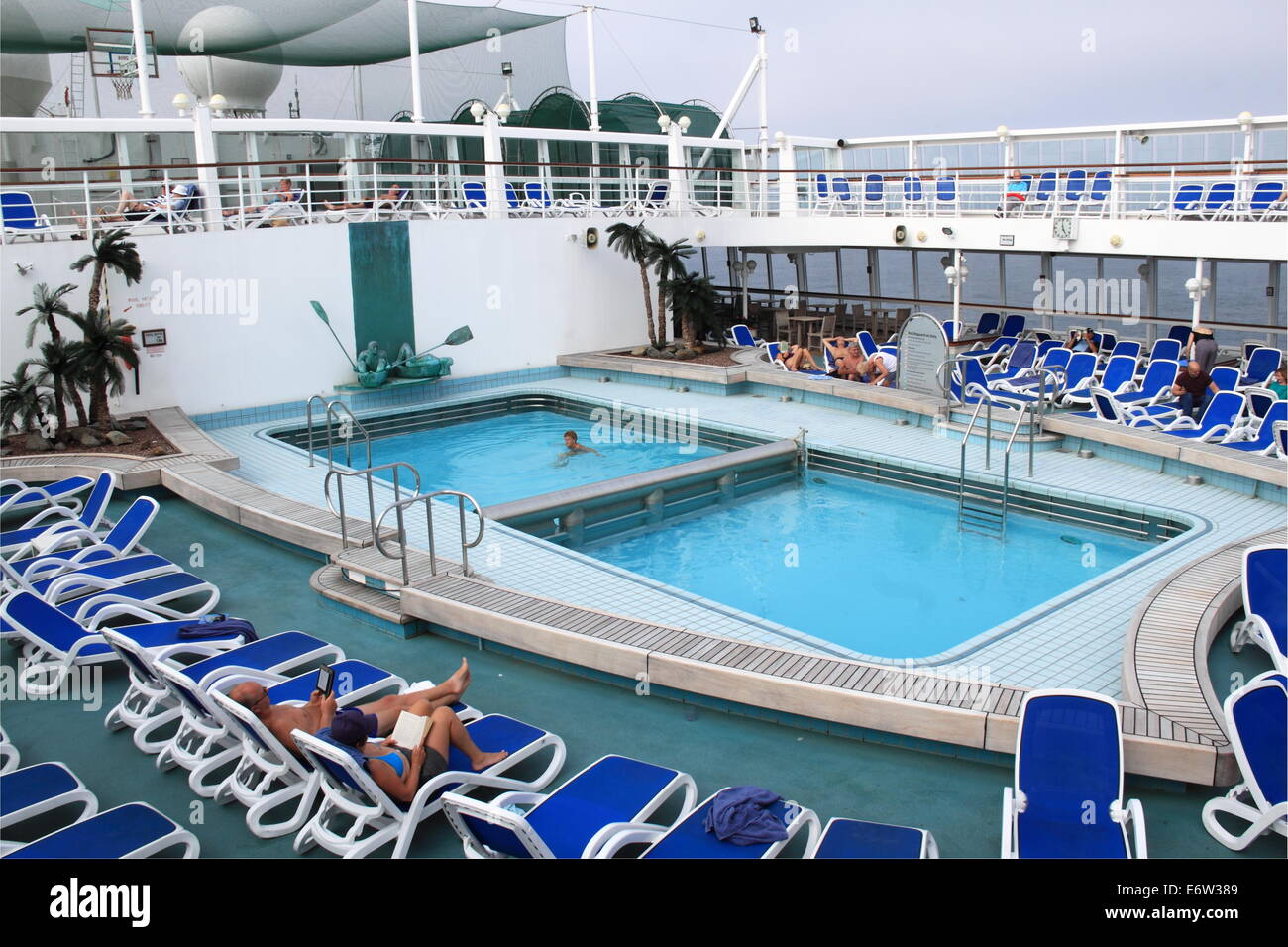 Crystal Pool, P&O Cruises Oriana, Norway 2014 Stock Photo - Alamy