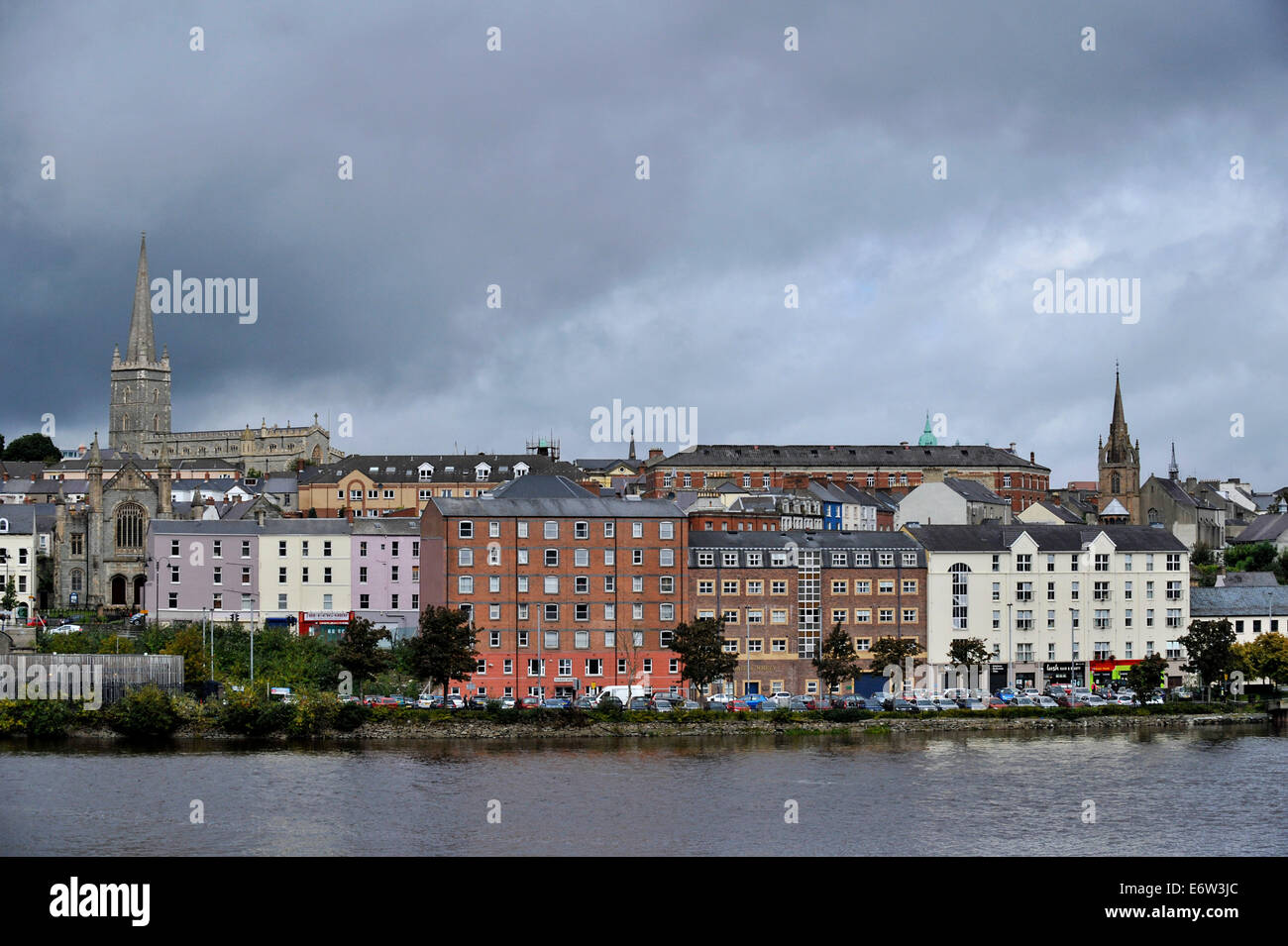 Waterfront accommodation hi-res stock photography and images - Alamy