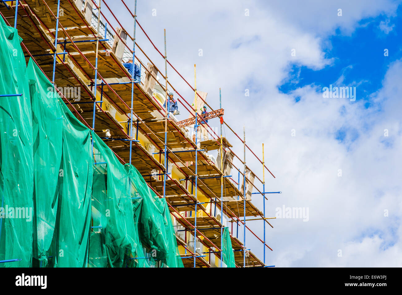 Workers Assemble Scaffold High Resolution Stock Photography and Images ...