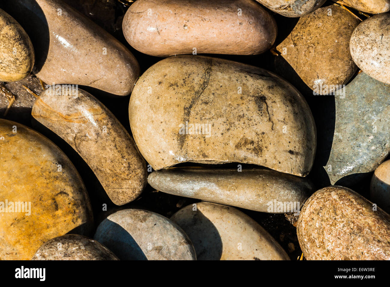 Wet stone texture hi-res stock photography and images - Alamy
