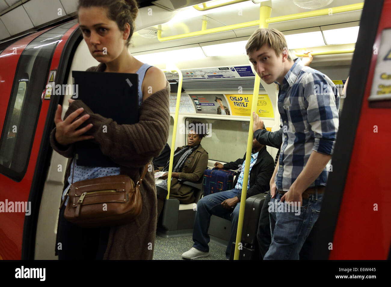 People on The London Underground in London Photo : Pixstory / alamy ...