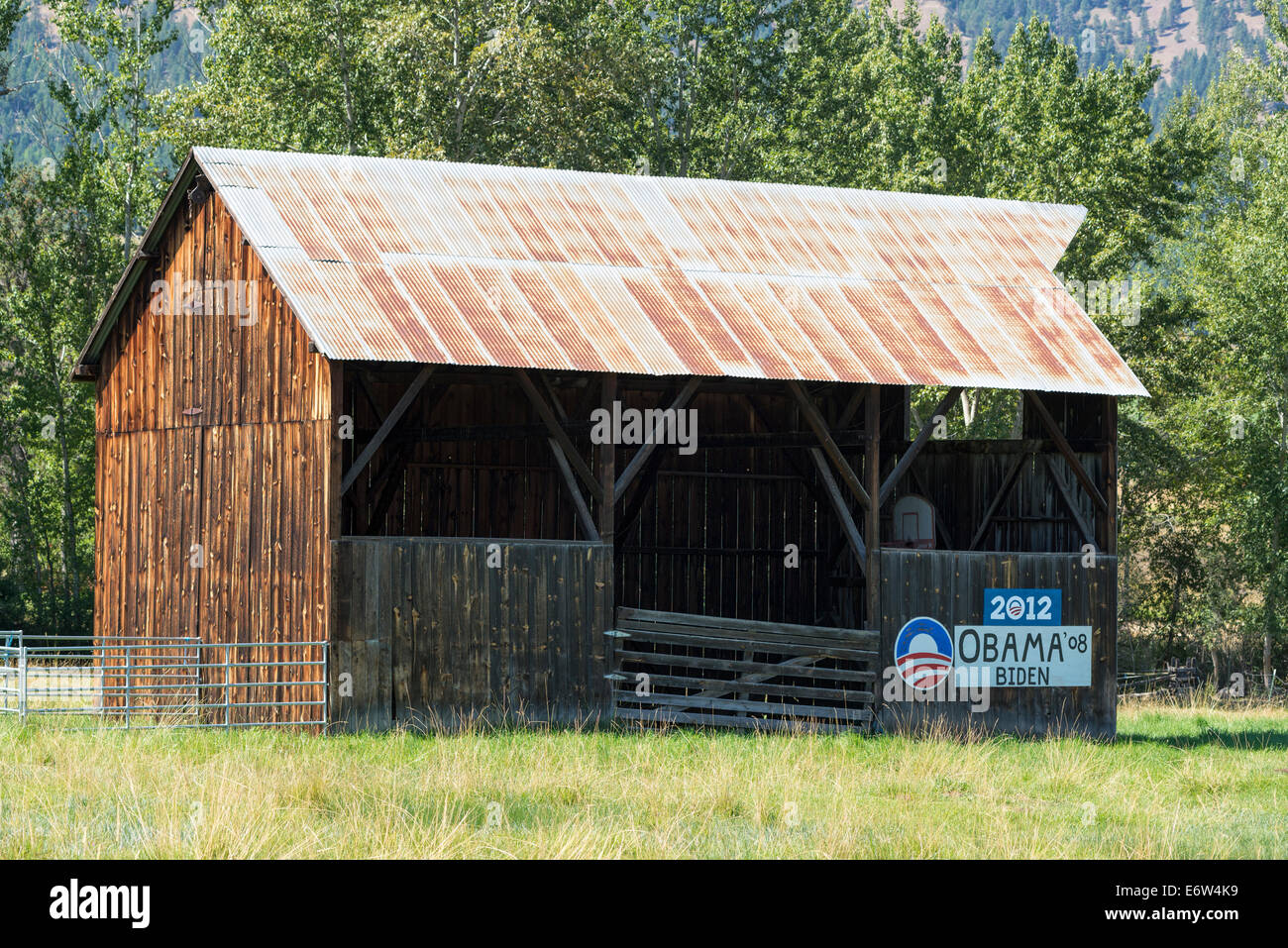 Barn with Obama and Biden campaign signs, Wallowa Valley, Oregon Stock ...