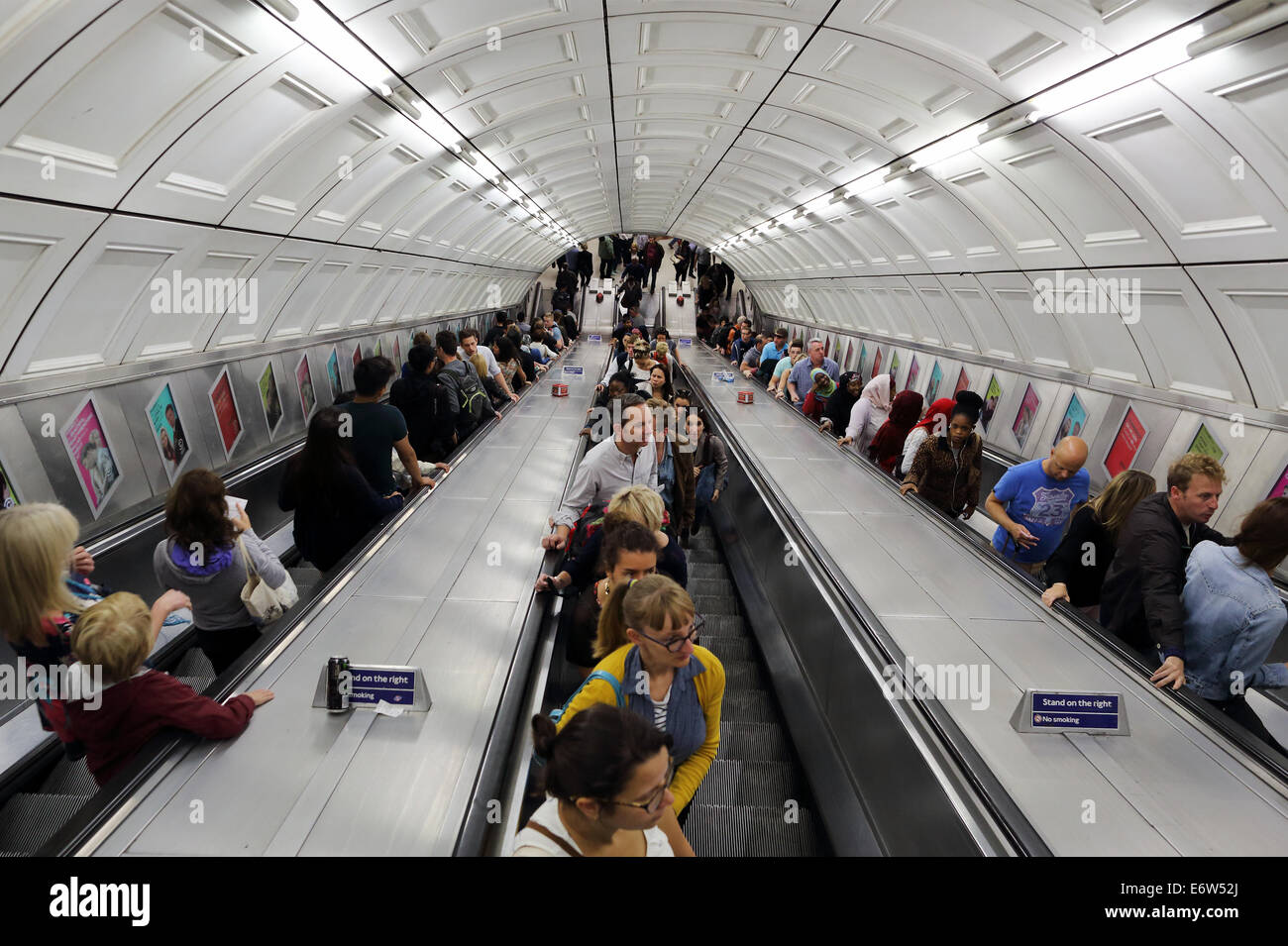 People on The London Underground in London Photo : Pixstory / alamy ...