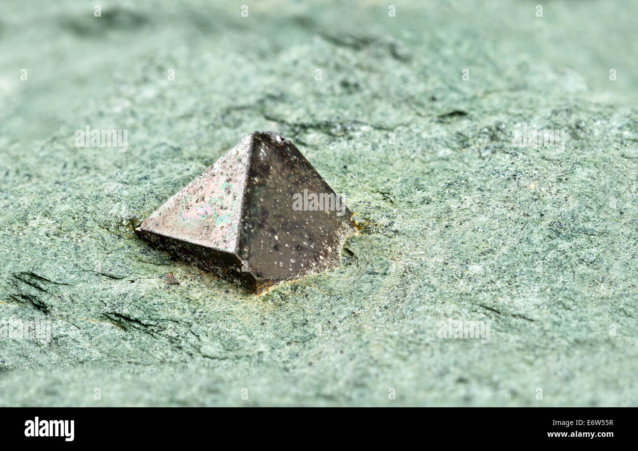 Magnetite (Fe3O4) crystal on mica-schists - Brasil Stock Photo - Alamy