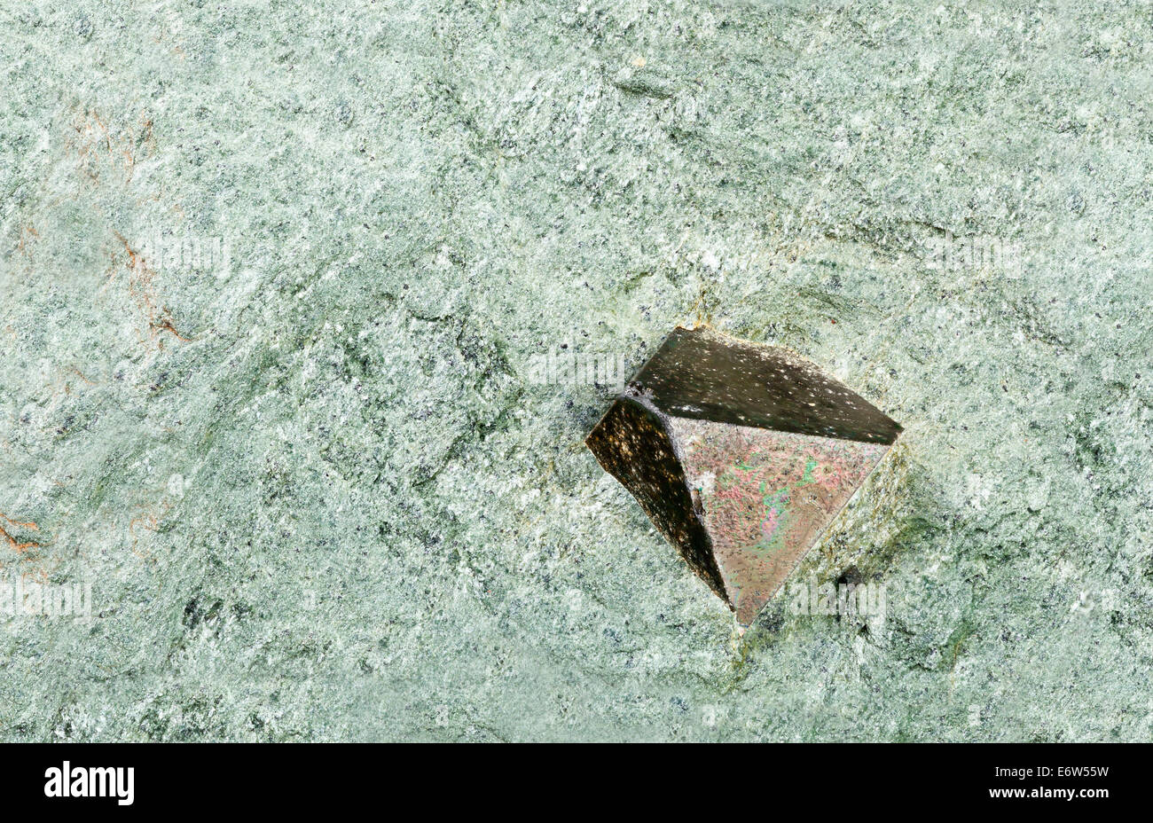 Magnetite (Fe3O4) crystal on mica-schists - Brasil Stock Photo - Alamy