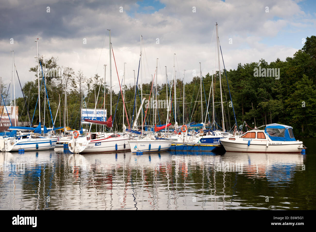 Boats berthed hi-res stock photography and images - Alamy