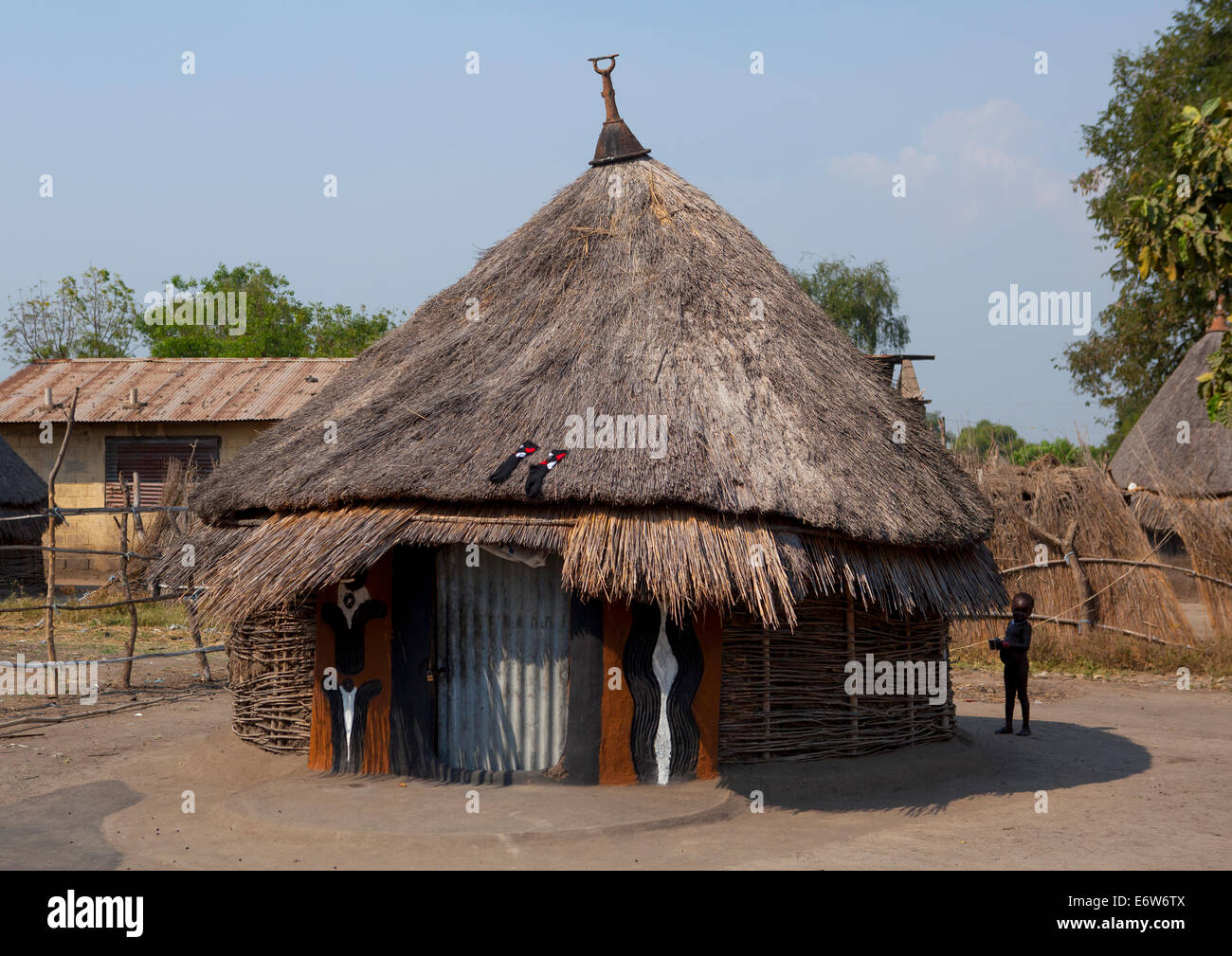 Anuak Tribe Traditional Hut, Gambela, Ethiopia Stock Photo - Alamy