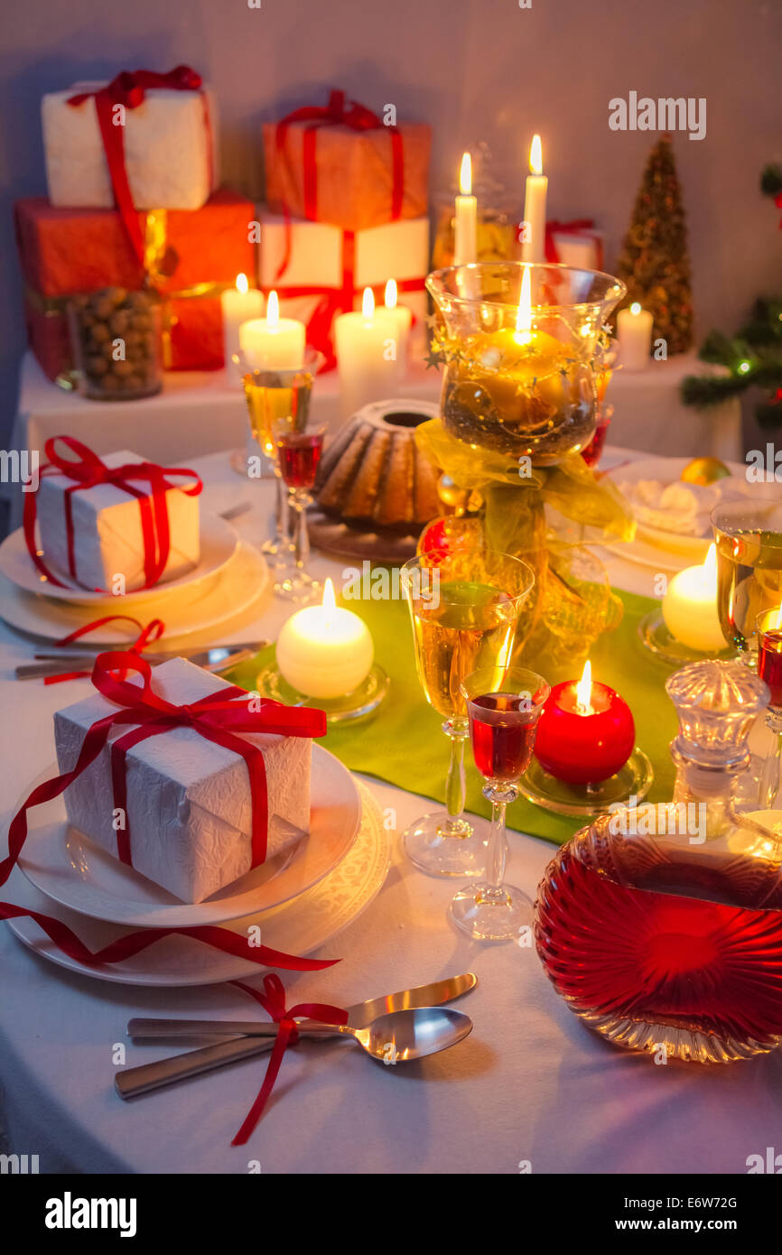Christmas winter table setting hi-res stock photography and images - Alamy