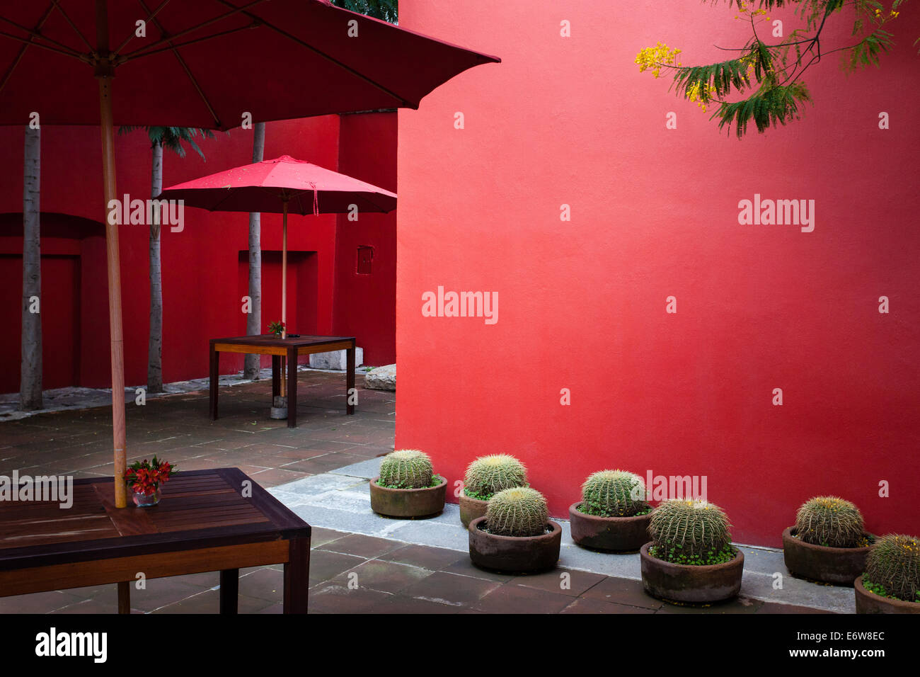 Modern patio wall hi-res stock photography and images - Alamy