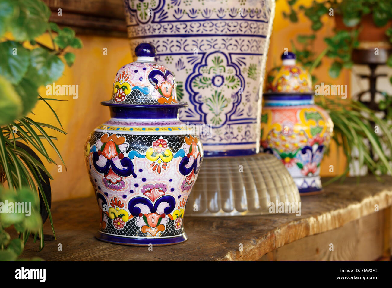 Mexican ceramic pots hi-res stock photography and images - Alamy