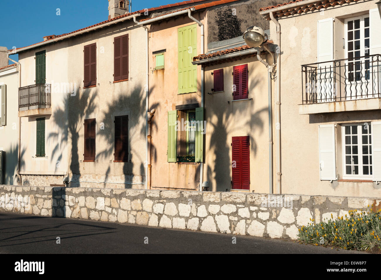 French row houses hi-res stock photography and images - Alamy