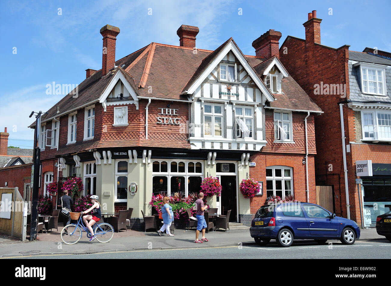 16th century The Stag Pub, High Street, Ascot, Berkshire, England ...