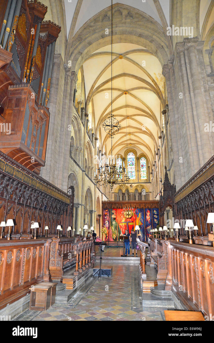 Chichester cathedral choir hi-res stock photography and images - Alamy