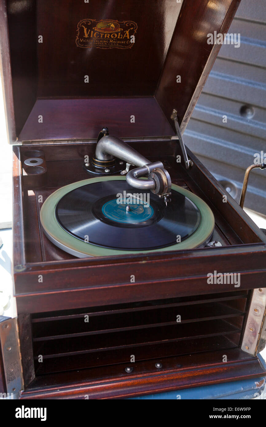 Victrola phonograph hi-res stock photography and images - Alamy