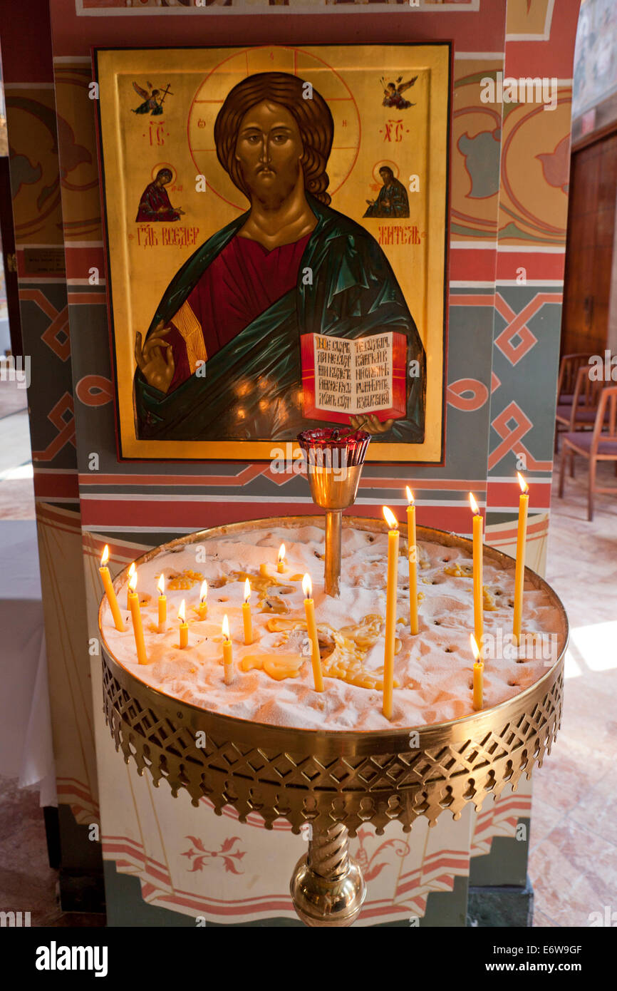 Side altar hi-res stock photography and images - Alamy