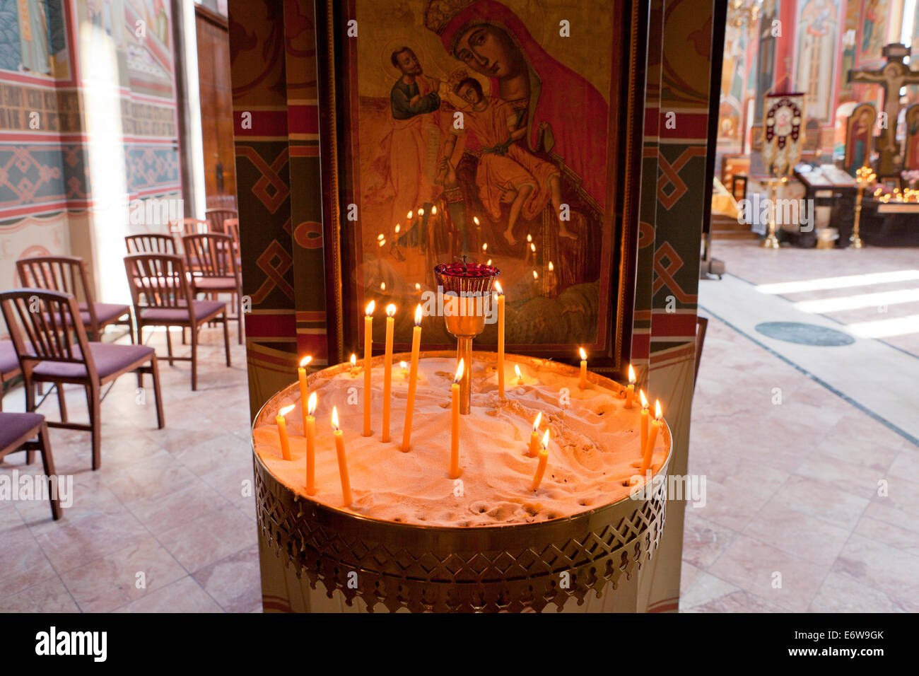 Side altar hi-res stock photography and images - Alamy