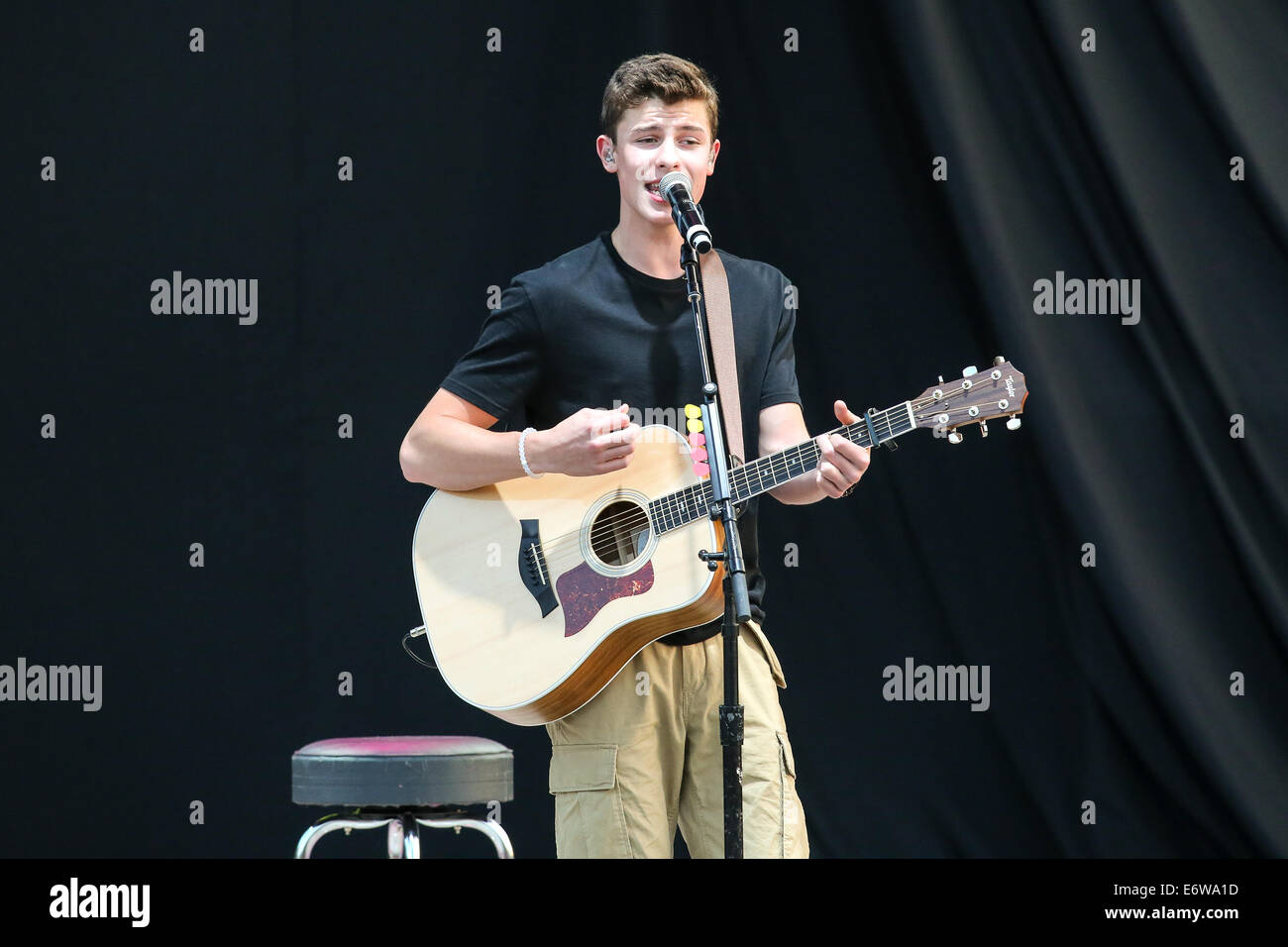 Shawn Peter Raul Mendes High Resolution Stock Photography and Images ...