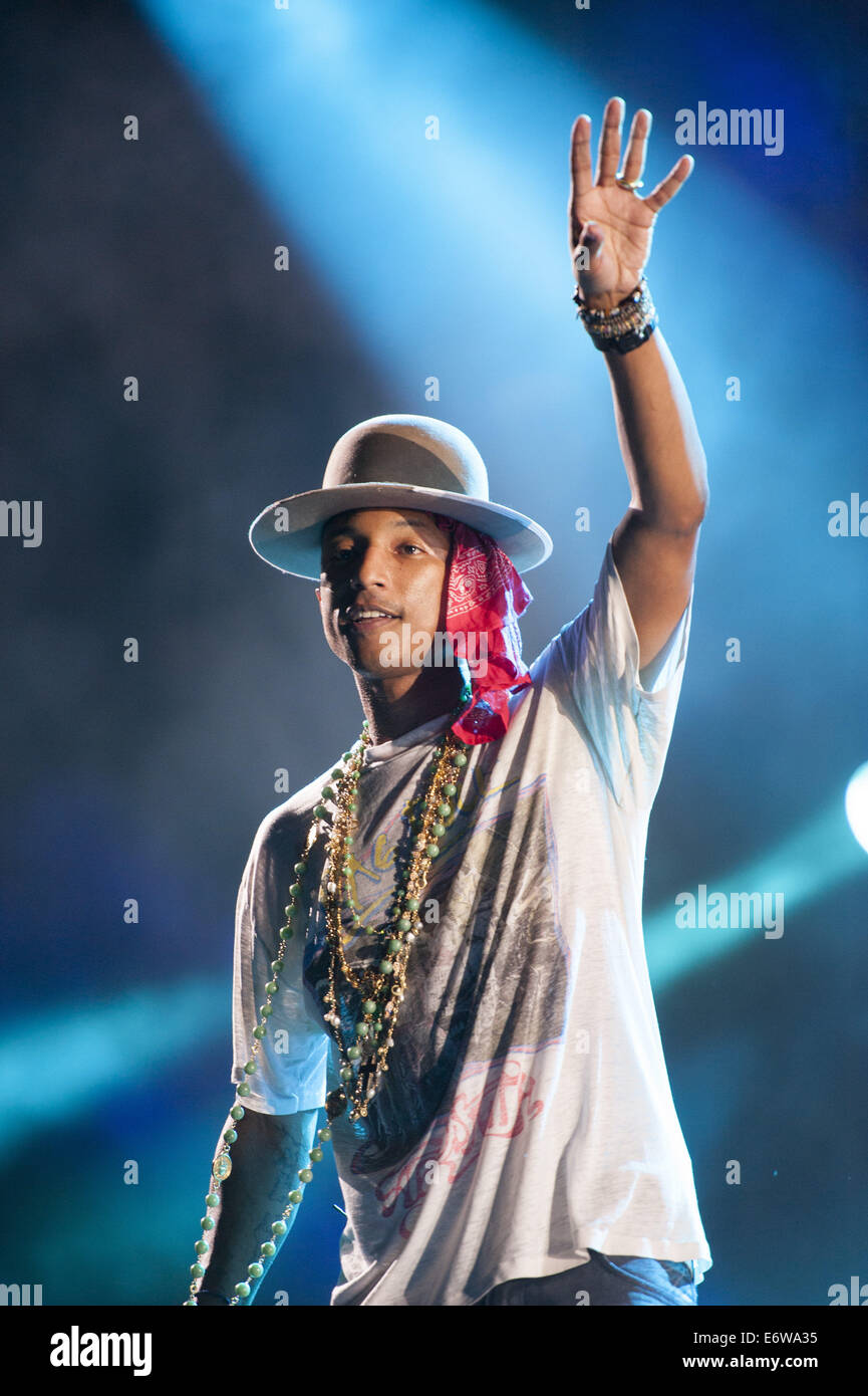 Singer songwriter rapper hi-res stock photography and images - Alamy