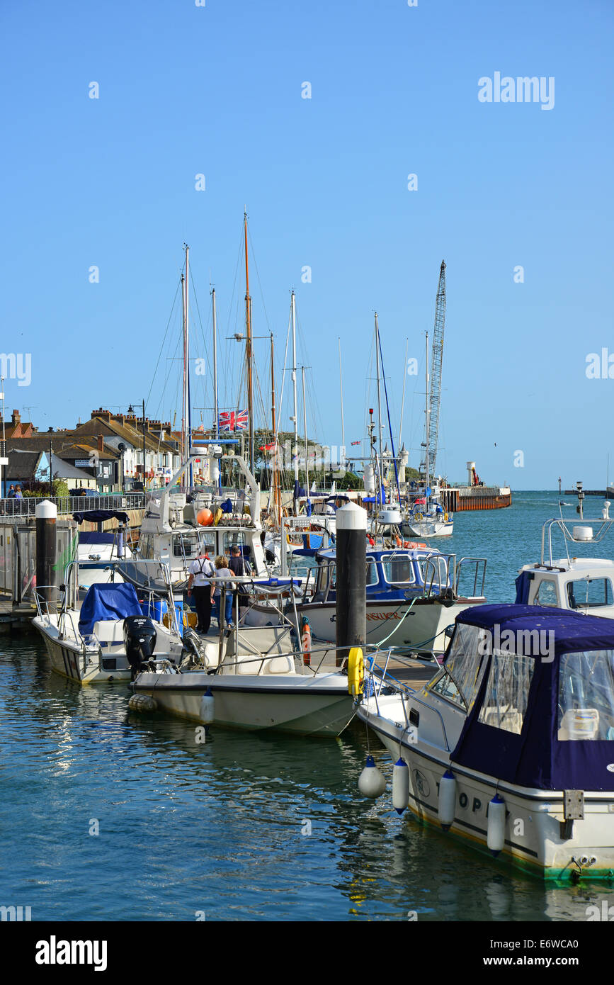Littlehampton town centre hi-res stock photography and images - Alamy