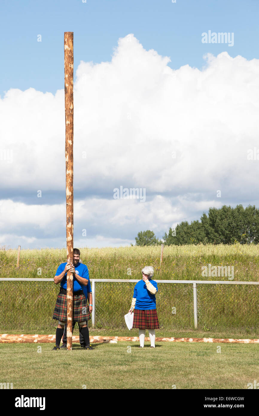Caber toss hi-res stock photography and images - Alamy