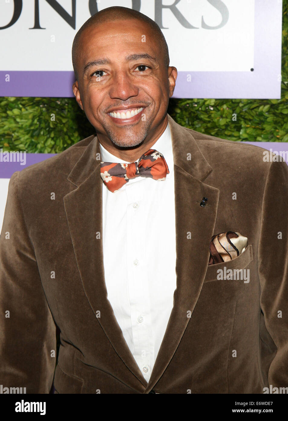 BET Honors 2014: Debra Lee Pre-Dinner - Arrivals Featuring: Kevin Liles ...