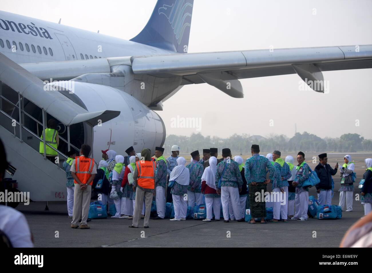First garuda airplane hi-res stock photography and images - Alamy