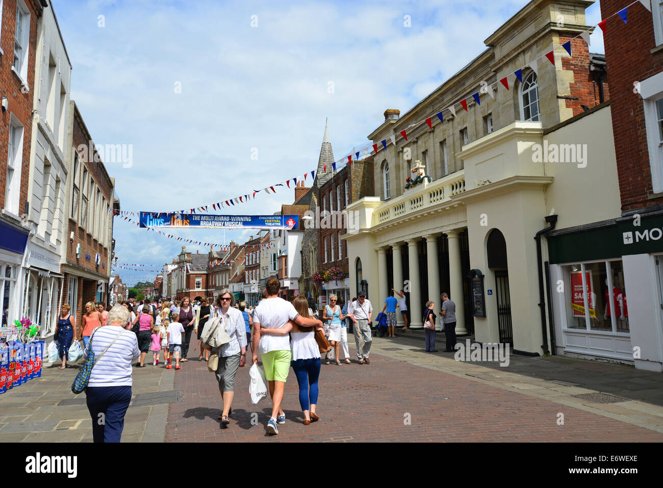 Chichester shopping centre street hi-res stock photography and images ...