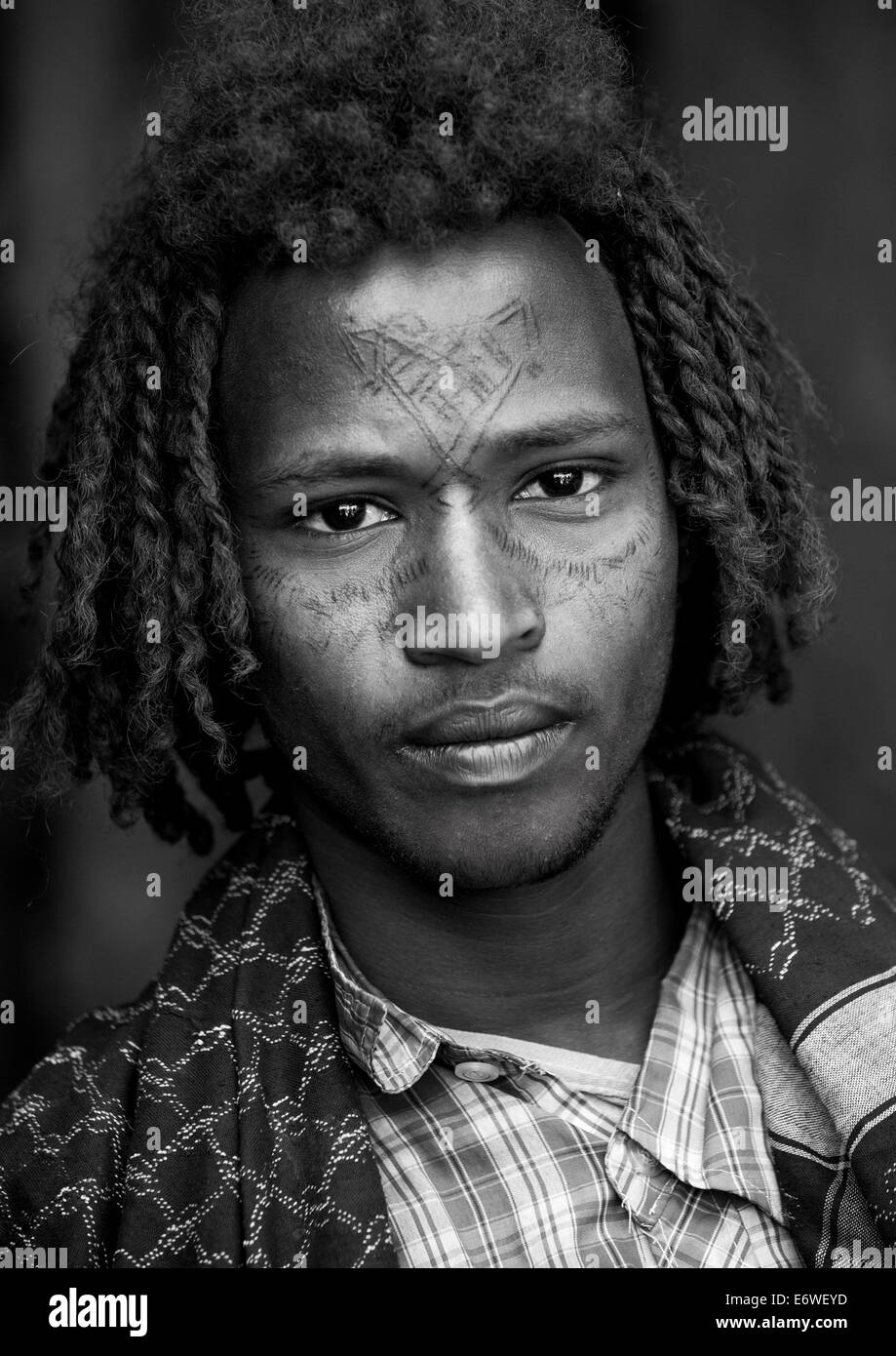 Afar Tribe Man With Curly Hair And Facial Tattoos, Assayta, Ethiopia ...