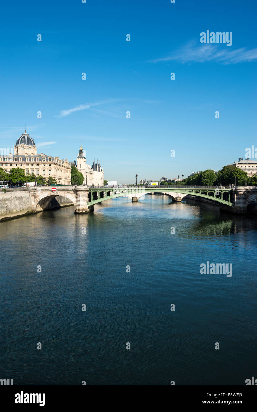 Bridge over the Seine River Stock Photo - Alamy