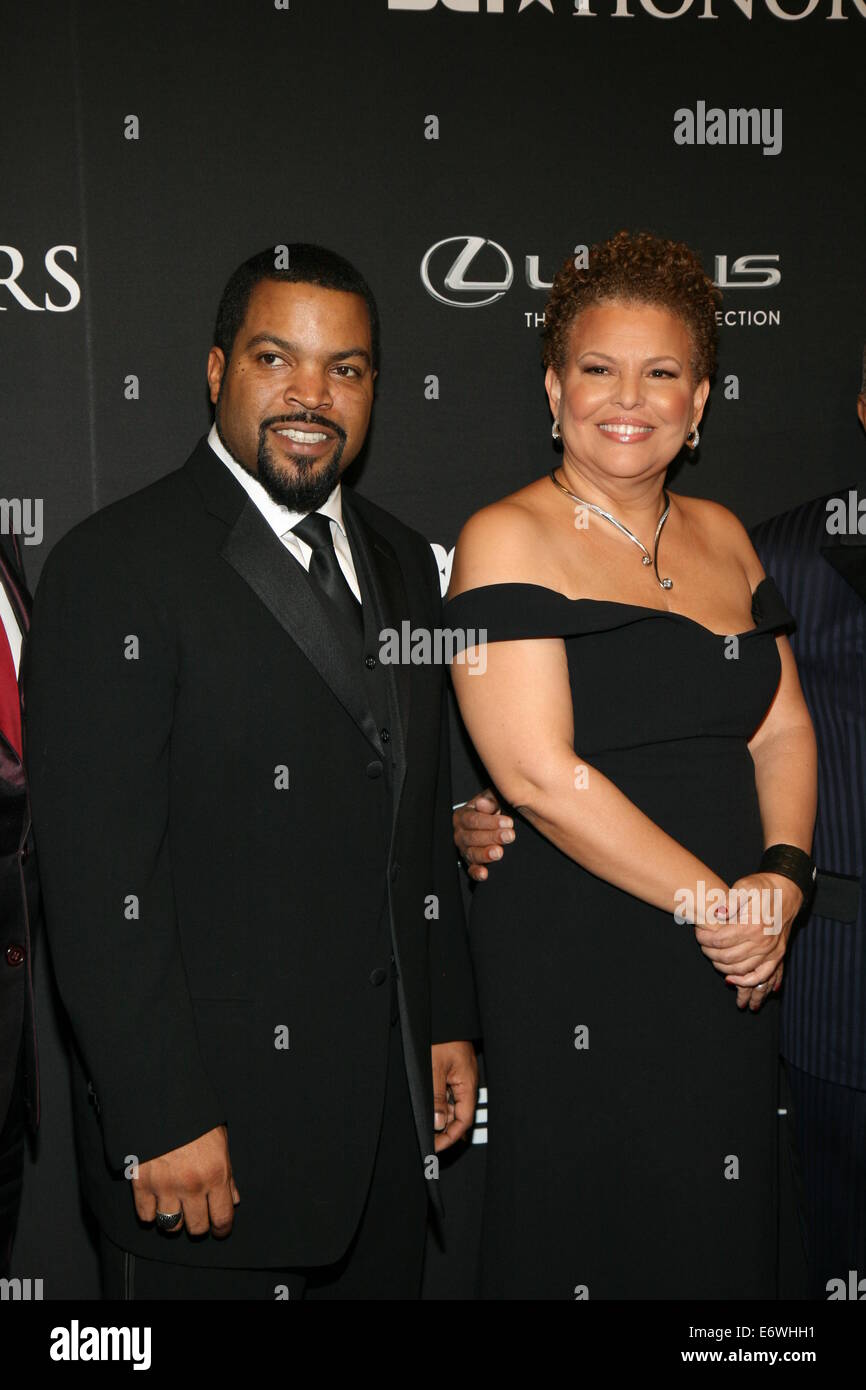 The BET Honors 2014 Hosted by Wayne Brady Honoring Aretha Franklin ...