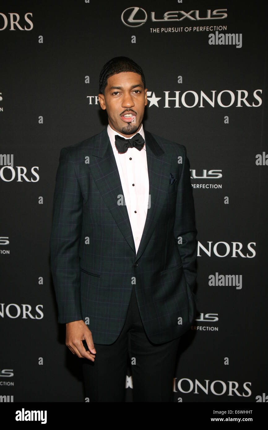 The BET Honors 2014 Hosted by Wayne Brady Honoring Aretha Franklin ...
