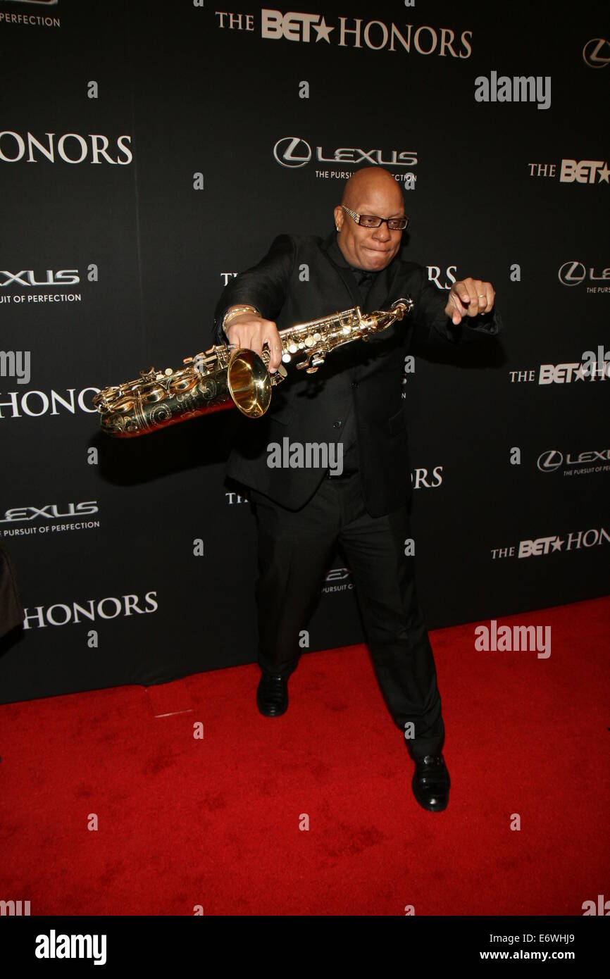 The BET Honors 2014 Hosted by Wayne Brady Honoring Aretha Franklin ...