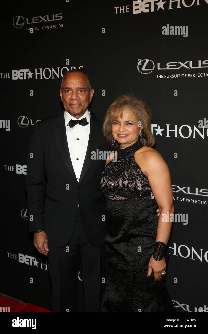 The BET Honors 2014 Hosted by Wayne Brady Honoring Aretha Franklin ...