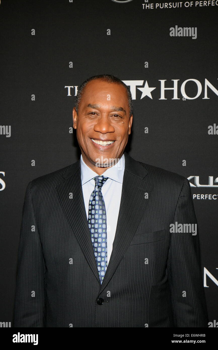 The BET Honors 2014 Hosted by Wayne Brady Honoring Aretha Franklin ...