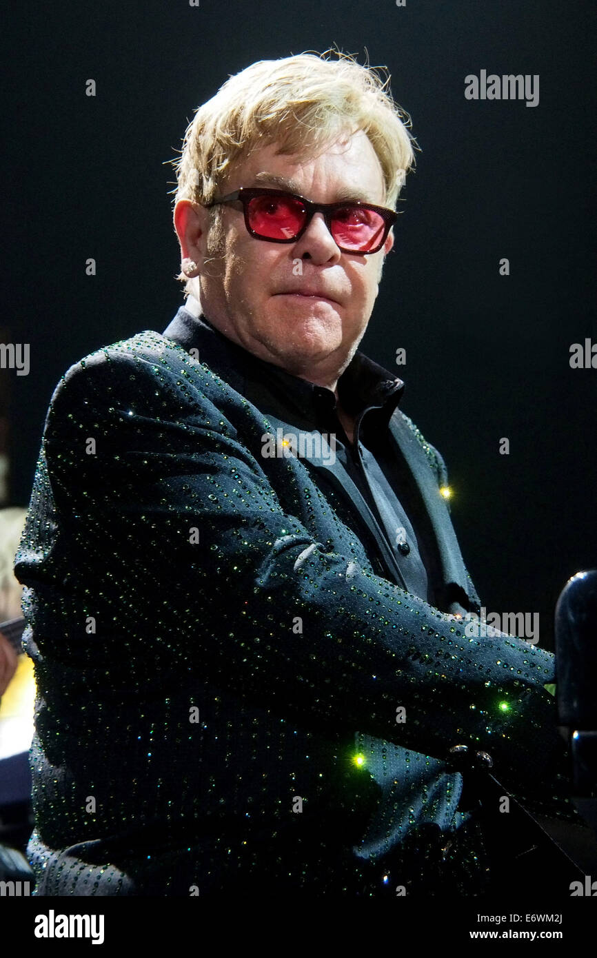Elton john uk concert hi-res stock photography and images - Alamy