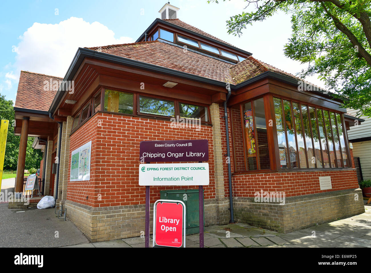 Ongar high street hi-res stock photography and images - Alamy