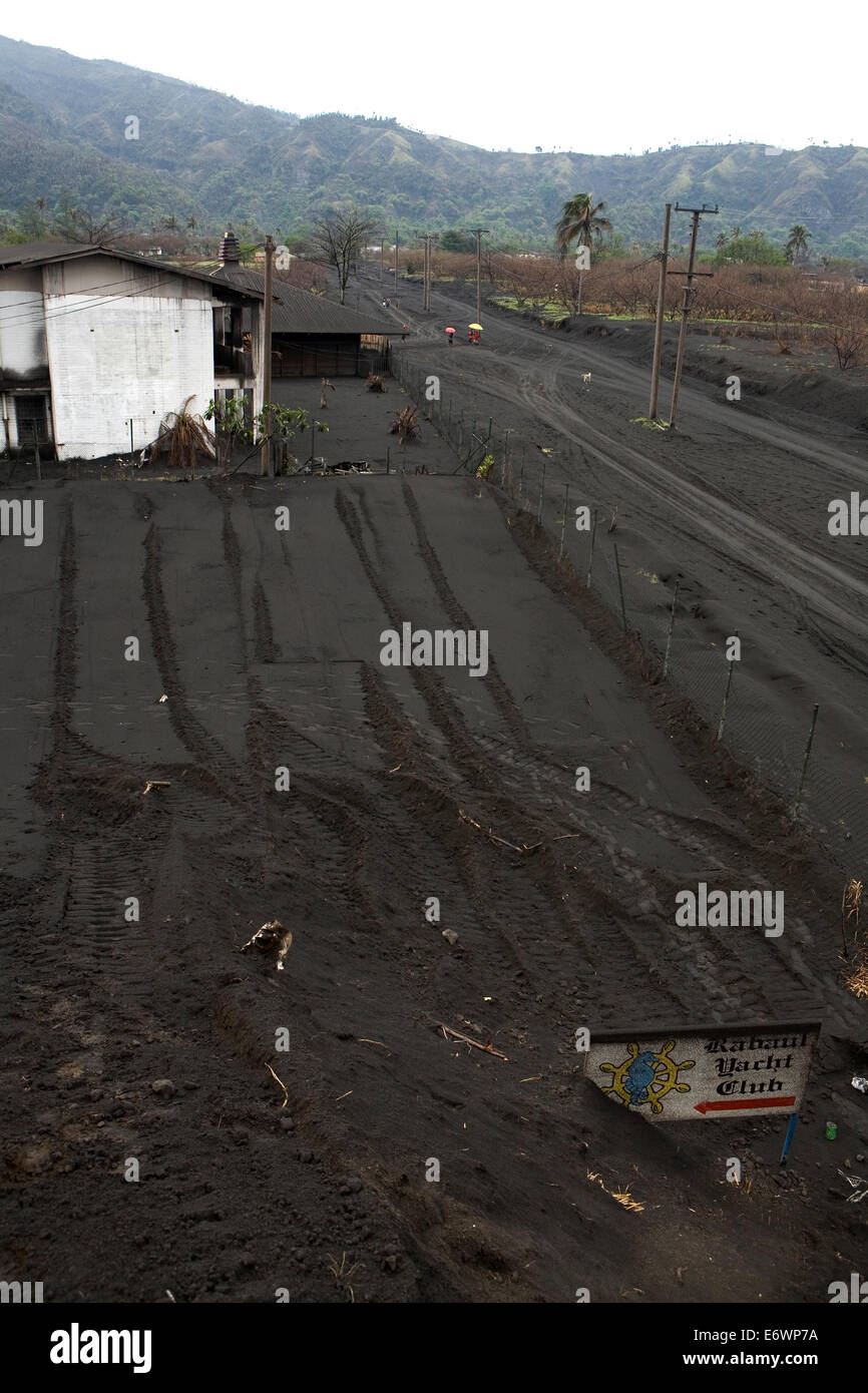 The street Mango Avenue was Rabaul's main street, with the Yacht Club ...