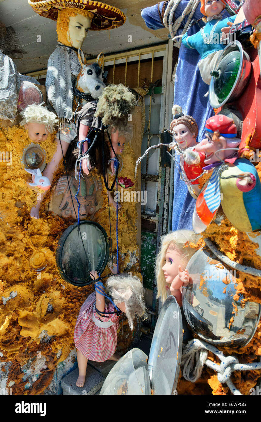 Foam installation hi-res stock photography and images - Alamy