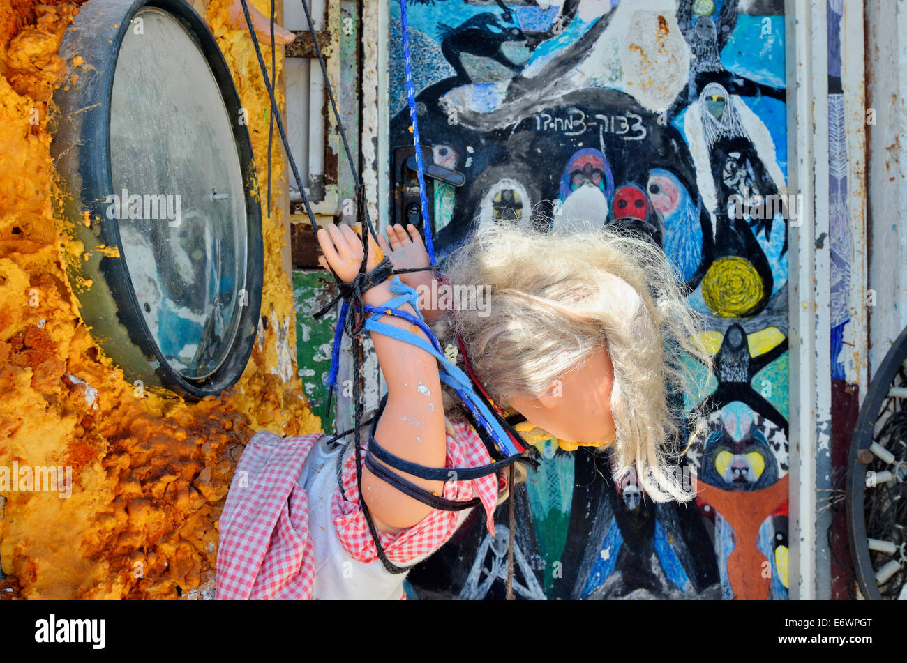 Foam installation hi-res stock photography and images - Alamy