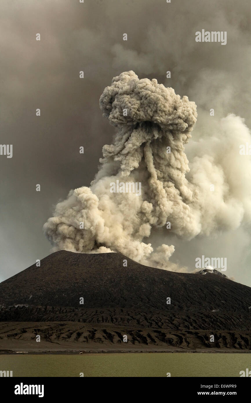 Tavurvur Volcano at day, Tavurvur Volcano, Rabaul, East New Britain ...