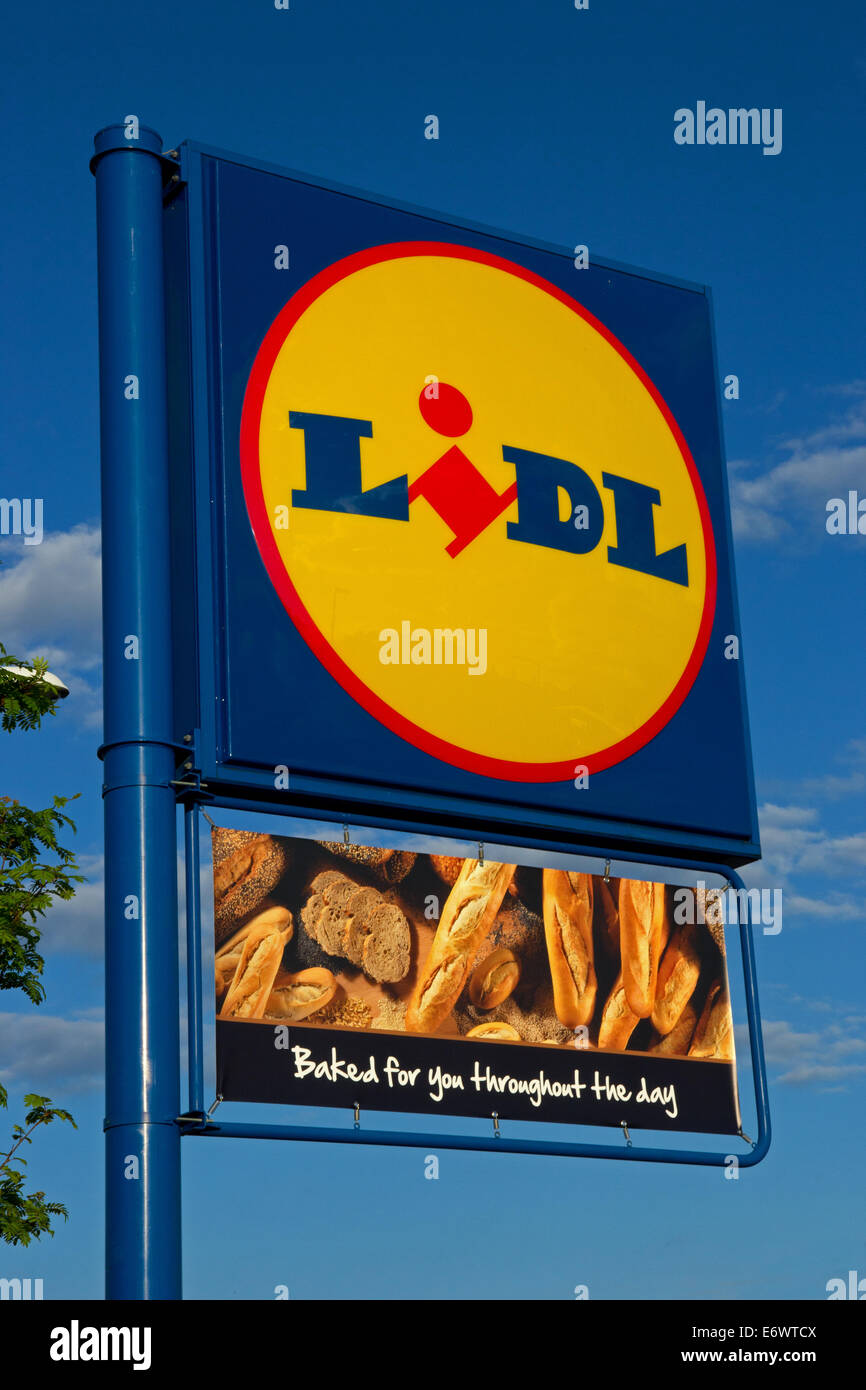 Sign outside lidl supermarket thirsk hi-res stock photography and ...